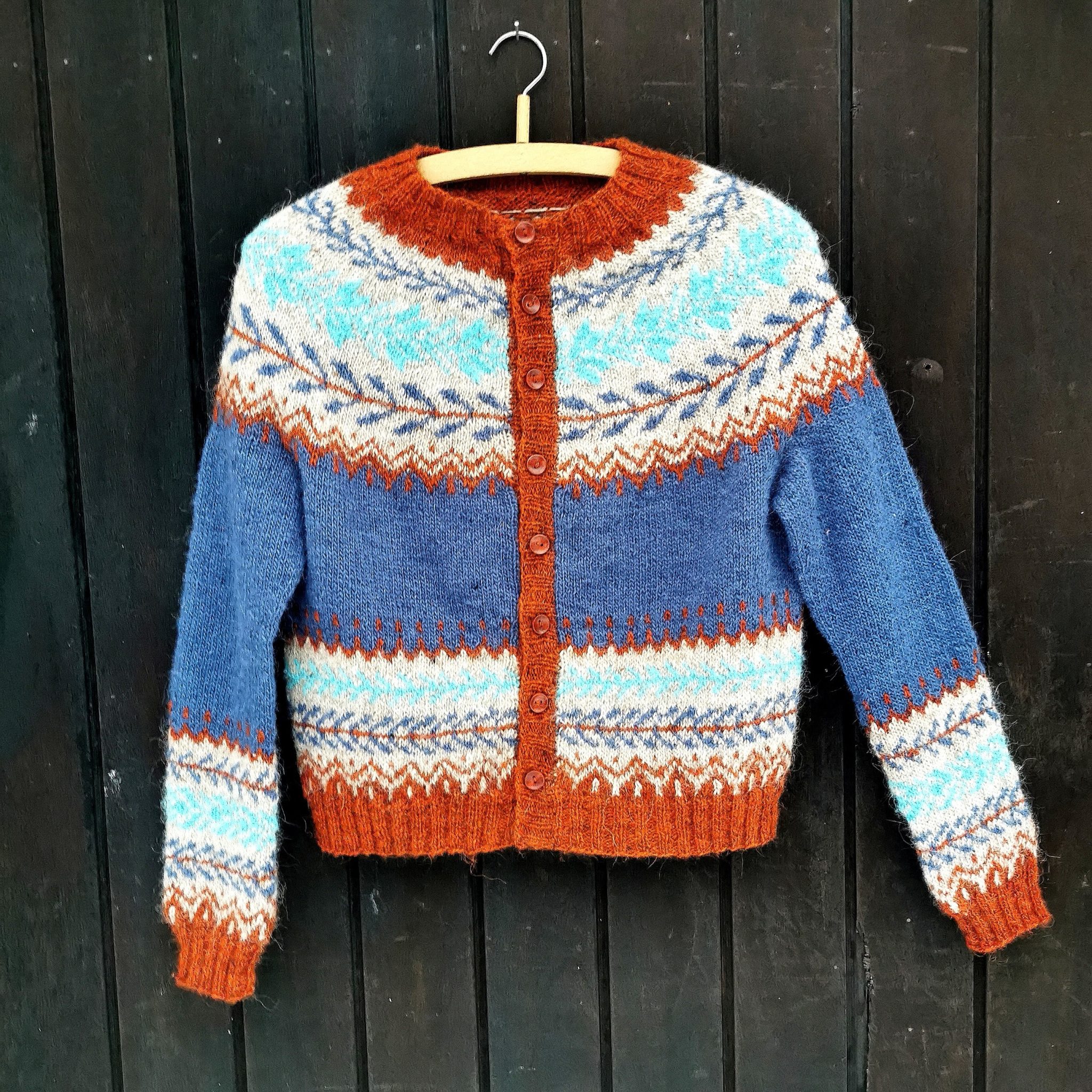 Knitting patterns & kits – Icelandic Knitter – Hélène Magnússon